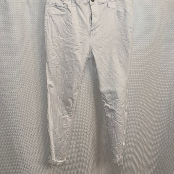 Cello | Jeans | White Capris Jeans With Frayed Hems | Poshmark